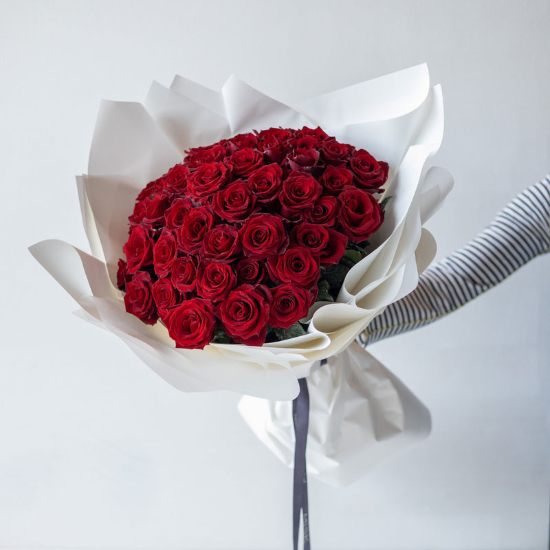 Kırmızı Ekvator Gülü Buketi – Misk Floral Cafe