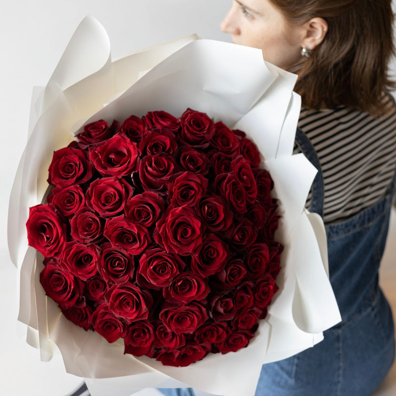 Kırmızı Ekvator Gülü Buketi – Misk Floral Cafe